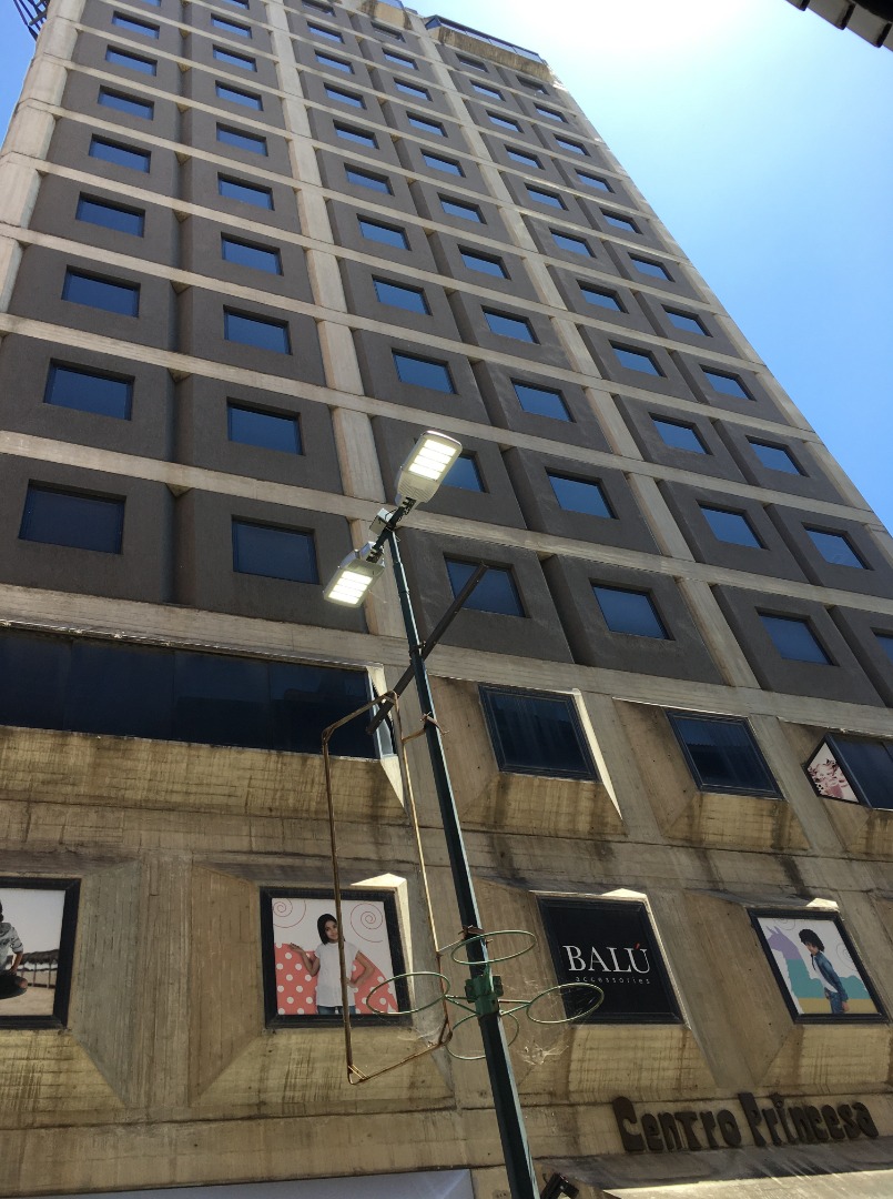 Edificio 18 pisos en Sabana Grande SeVendeNegocio