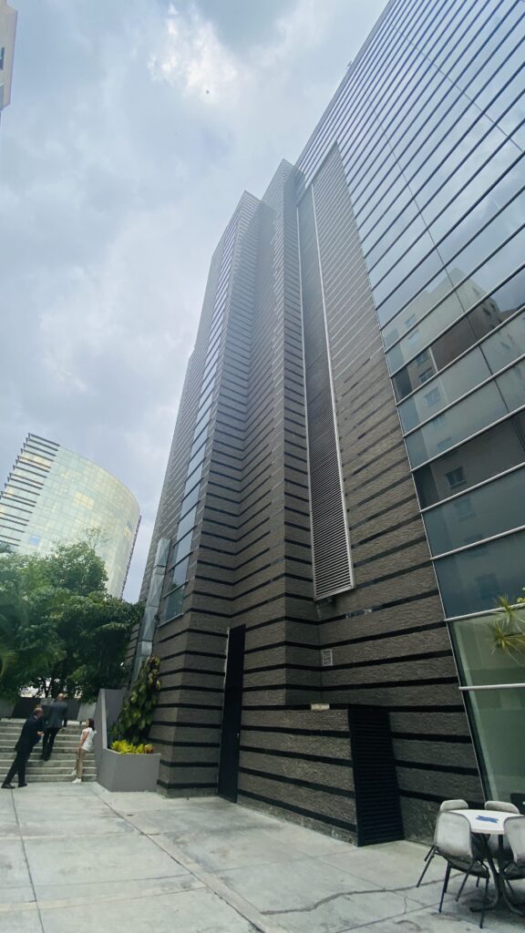 Edificio e el Rosal de 15 pisos todo nuevo Se Vende Negocio